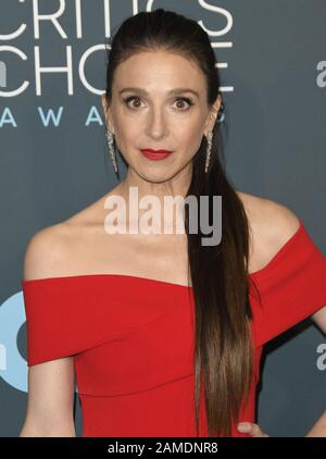 Marin Hinkle arrives at the 25th annual Screen Actors Guild Awards at ...