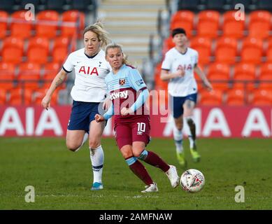 Julia Simic of West Ham United WFC during the pre-match warm-up during ...