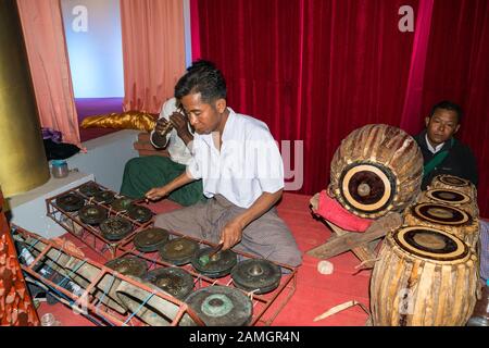 Myanmar, Burma, Mandalay, traditional musicians, orchestra Stock Photo ...