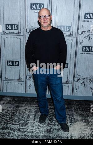 NEW YORK, NEW YORK - JANUARY 13: Alex Hernandez attends Netflix's "The ...