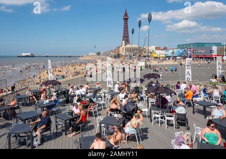 Crowded Blackpool Beach, Blackpool, Lancashire, England, United Kingdom ...