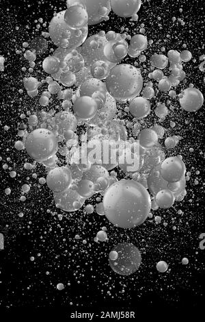 Chaotic water bubbles and liquid spheres float and splash in a 3D ...