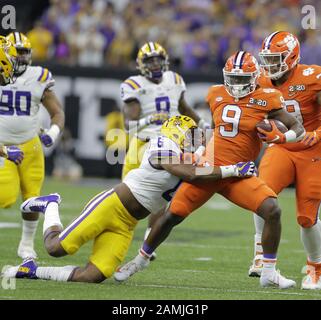 LSU takes the field during the game between the Florida Gators and the ...
