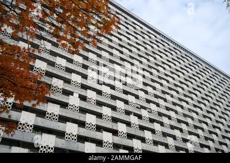 The striking facade structure of the Arabella House in Munich is ...