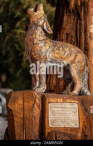 Idyllwild Cedar Sculpture Stock Photo - Alamy