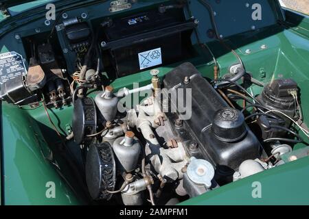 Under the bonnet engine of a classic Triumph TR4 sports car Stock Photo ...
