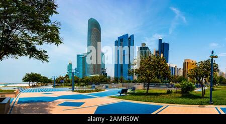 Abu Dhabi Corniche promenade in Al Marina, cycle and pedestrian ...