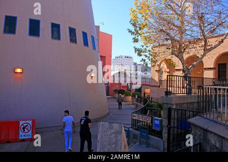 US customs and border protection checkpoint at Lewiston-Queenston ...