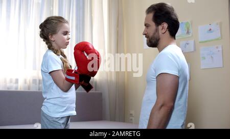 Father showing daughter how to boxing Stock Photo - Alamy