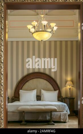 Hotel Hotel Room Accommodation Bed Stock Photo - Alamy