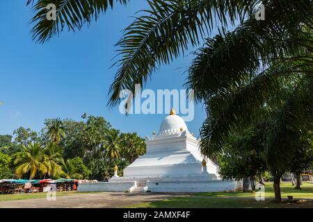That Makmo Stupa Wat Wisunarat Luang Prabang Stock Photo - Alamy