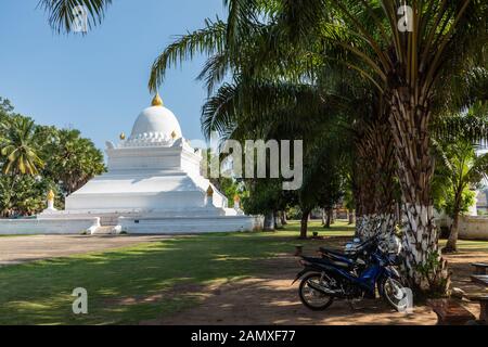 That Makmo Stupa Wat Wisunarat Luang Prabang Stock Photo - Alamy