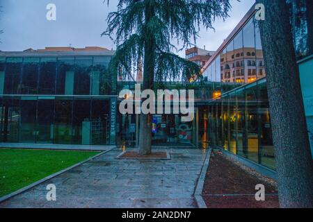 Facade of Eugenio Trias Public Library, night view. El Retiro park ...