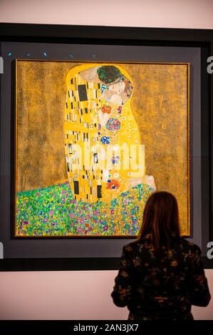 The Kiss (Der Kuss) (1908) painting by Gustav Klimt - Very high ...