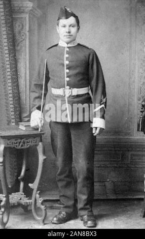 Victorian soldier in uniform Stock Photo - Alamy