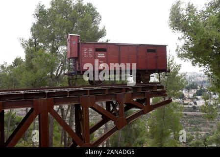 CATTLE-CAR MEMORIAL TO DEPORTEES YAD VASHEM HOLOCAUST MUSEUM JERUSALEM ...