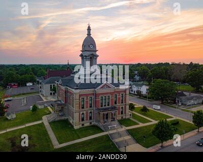 Small town courthouse Stock Photo - Alamy