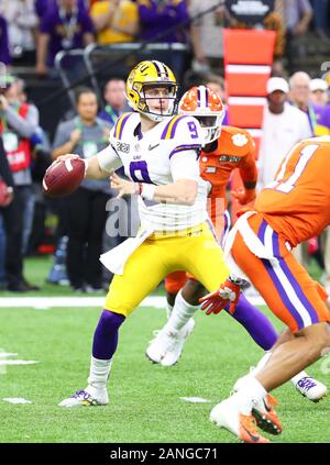 LSU quarterback Joe Burrow (9) throws a pass over Florida defensive ...