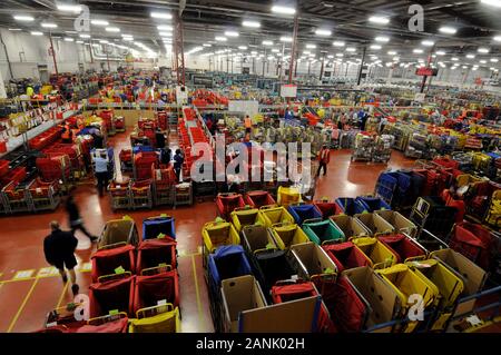 The Royal mail sorting office at Gatwick handling 6 million letters a ...