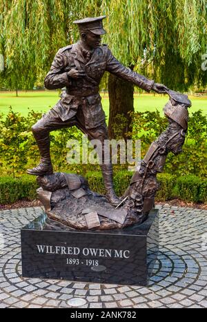 Statue of War poet Wilfred Owen at Oswestry England Stock Photo - Alamy