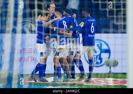 0:4 Goal, cheers, from left: scorer Deniz Undav, Maximilian ...