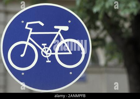 Autoverkehr, Verkehrszeichen; Verbot, Gebot - Traffic Sign Stock Photo ...