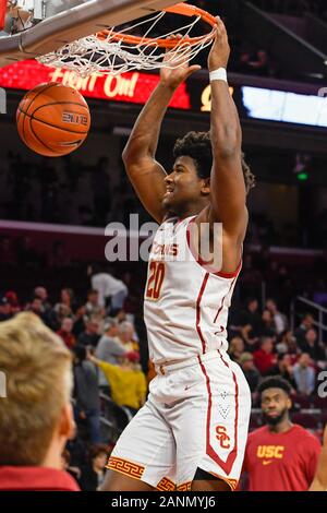 Southern California Trojans guard Ethan Anderson (20) passes the ball ...