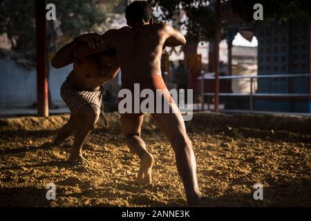 Kushti wrestlers fighting. Varanasi, India Stock Photo - Alamy