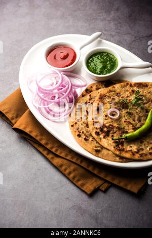 Onion Parotha / Pyaj parantha / kanda paratha served with tomato ...