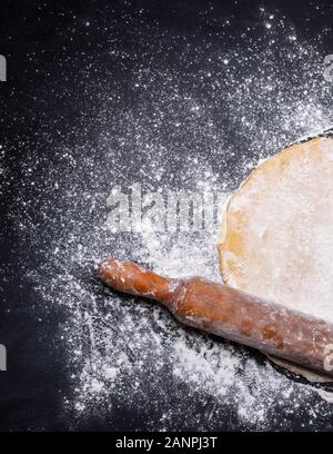 Baking background On the dark table Stock Photo - Alamy