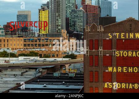 SILVERCUP SIGN NEW YORK Stock Photo - Alamy