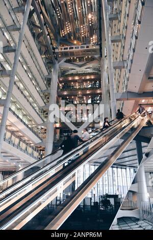Inside the HSBC Building designed by Foster Stock Photo - Alamy