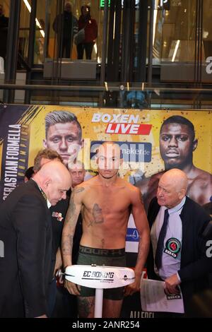 IBO und WBC Boxen Offizielles Wiegen in der Europa Passage in Hamburg ...