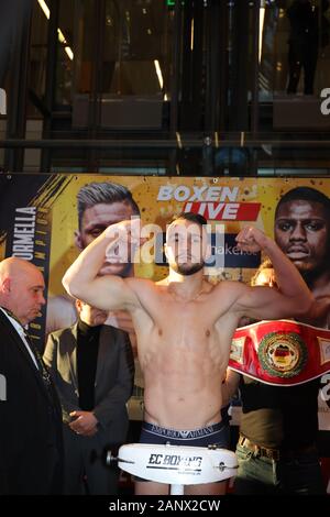 IBO und WBC Boxen Offizielles Wiegen in der Europa Passage in Hamburg ...