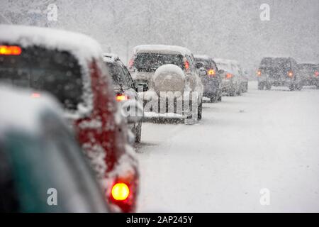 Traffic jam on a Vermont rural highway during a winter blizzard Stock ...