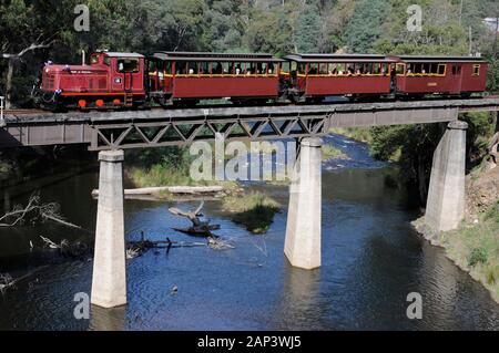 Walhalla Goldfields Railway crossing the Thomson River, Victoria ...