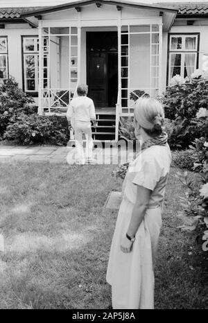 Tony Holiday, deutscher Schlagersänger und Texter, mit Freundin ...