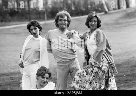 Tony Holiday, deutscher Schlagersänger und Texter, mit Freundin ...