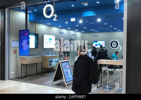 Munich, Deutschland. 21st Jan, 2020. O2 eliminates data volume for cell ...