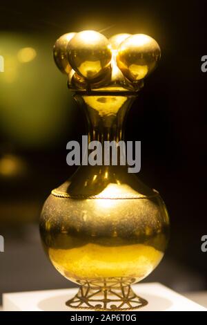 The Poporo Quimbaya Made of Gold (The Gold Museum, Bogotá, Colombia ...