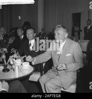Carnegieheldenfonds 50 years. Mr. Klaasesz and Minister Gilson Date ...