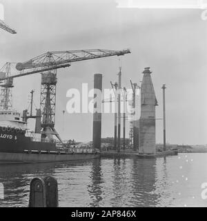 American oil rig Transworld Rig 58 near Wilton-Fijenoord almost ...
