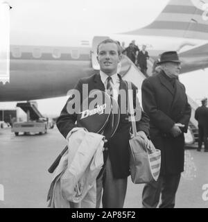 Arrival Tom Okker at Schiphol Date: 29 January 1966 Location: Noord ...