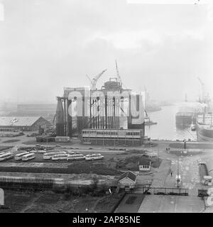American oil rig Transworld Rig 58 near Wilton-Fijenoord almost ...