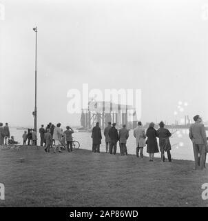 Oil rig Transworld Rig 58 departed from Rotterdam, drag on the Maas ...