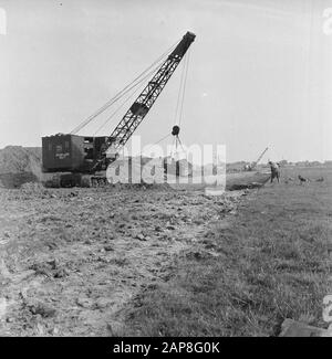 workers, draglines, tools, digging of locks Date: undated Keywords ...