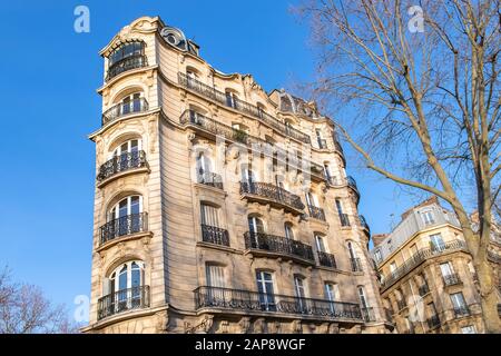Paris, typical building Art deco in the 14th arrondissement, beautiful ...