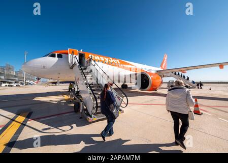 Easyjet Airbus A320 with passengers boarding up stairs at airport Stock ...