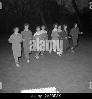 Central training Overveen (Puck Brouwer) Date: December 12, 1953 ...