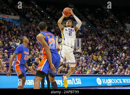 Florida's Kerry Blackshear Jr., center, loses control of the ball ...